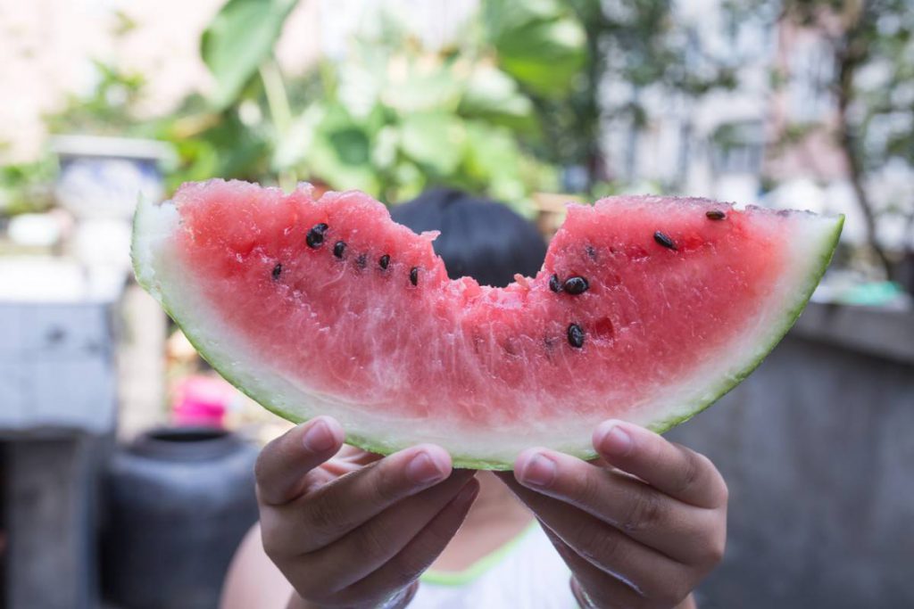 Kuatkan Akar Rambut, Ini Khasiat Biji Buah Tembikai