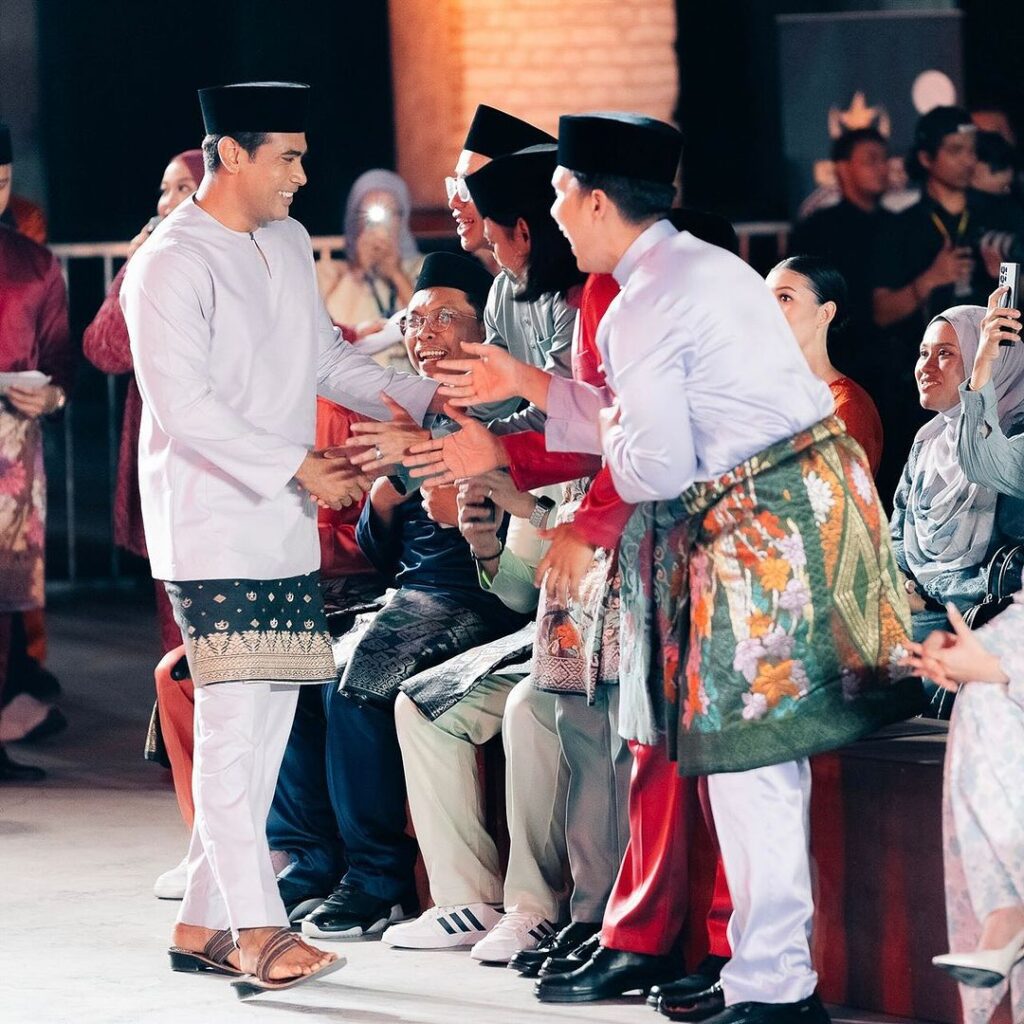 "Aura Lain Macam!", Warganet Ramal Baju Melayu Teluk Belanga Jadi ...