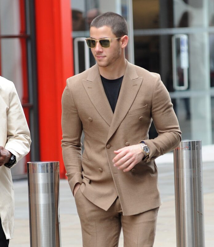 Rambut Pendek Lebih Kemas! Lihat Gaya 9 Selebriti Ini Dengan 'Buzz Cut'!