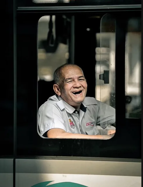 Umur Bukan Halangan Pakcik Ini Bekerja Dari 7 Pagi Hingga 10 Malam ...